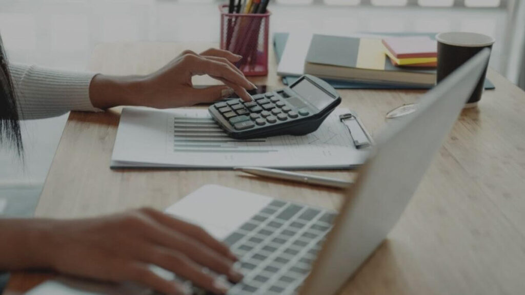 5 Reasons to Switch to Small Business Invoice Software in 2025